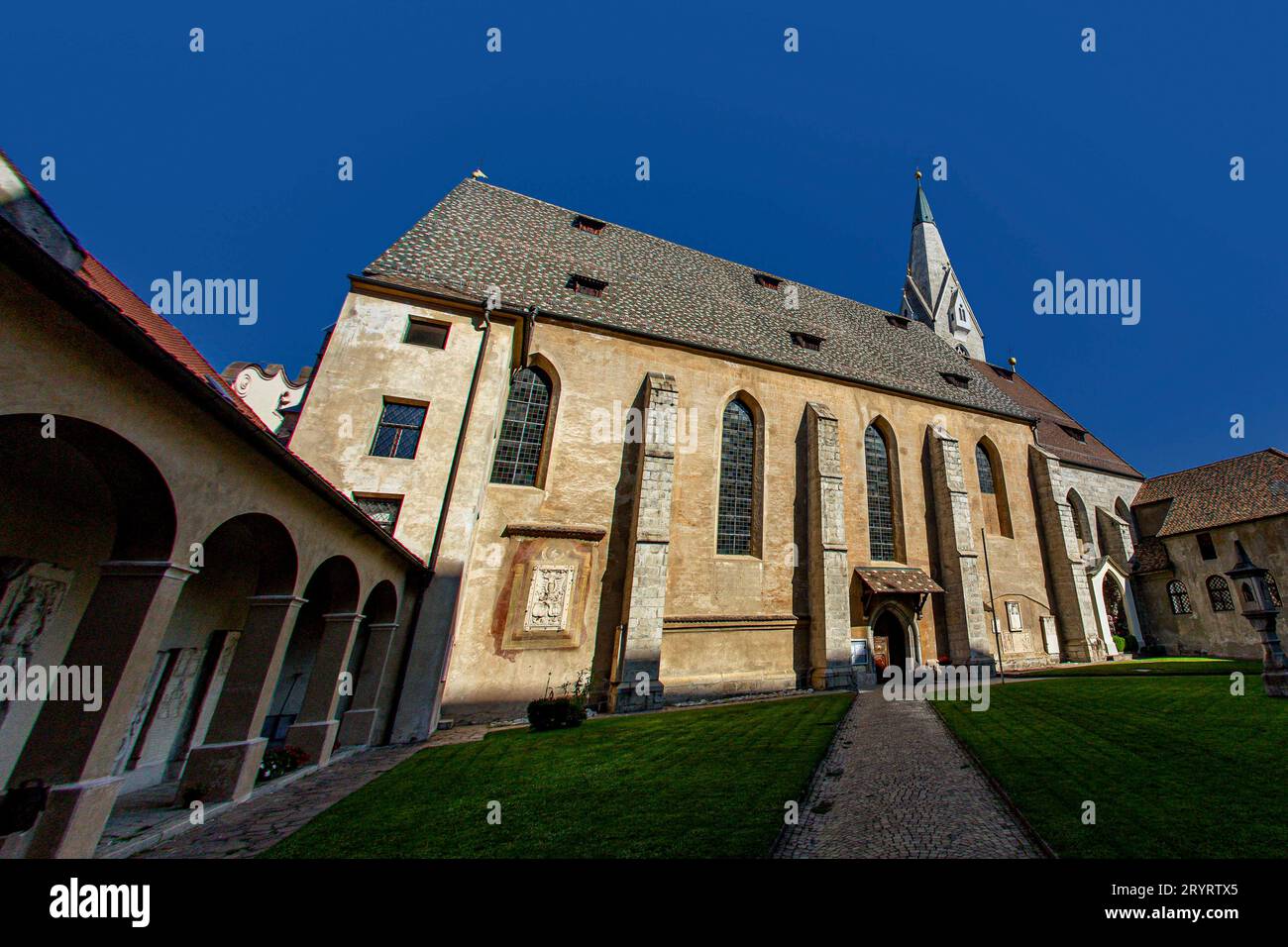 Die Pfarrkirche St. Michael ist die römisch-katholische Kirche der ...