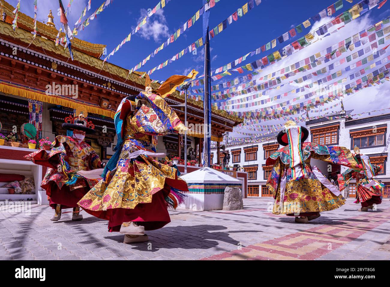 Cham dance mask dance by monks -Fotos und -Bildmaterial in hoher ...