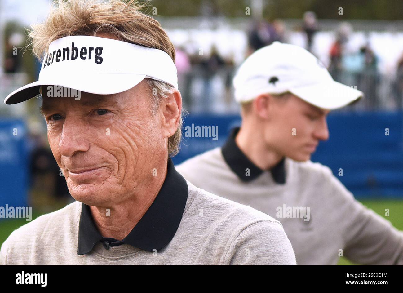 Bernhard langer und sein Sohn Jason langer warten auf die ...
