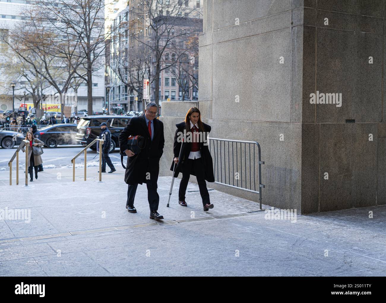 New York Ciy, USA. Dezember 2024. Die Verteidiger Karen Agnifilo und ...