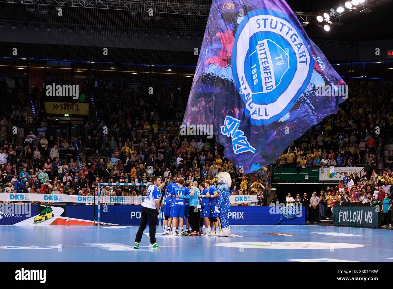 Die Spieler des TVB Stuttgart im Kreis nach dem Spiel TVB Stuttgart (TVB) vs. Rhein-Neckar ...