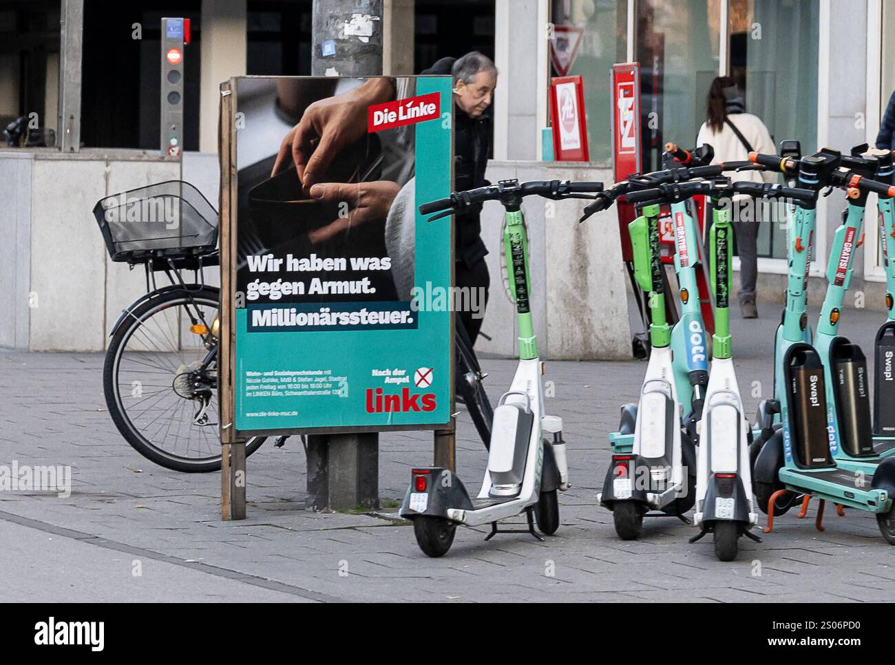 München GER, Themenbild, Wahlplakate zur Bundestagswahl in Deutschland ...