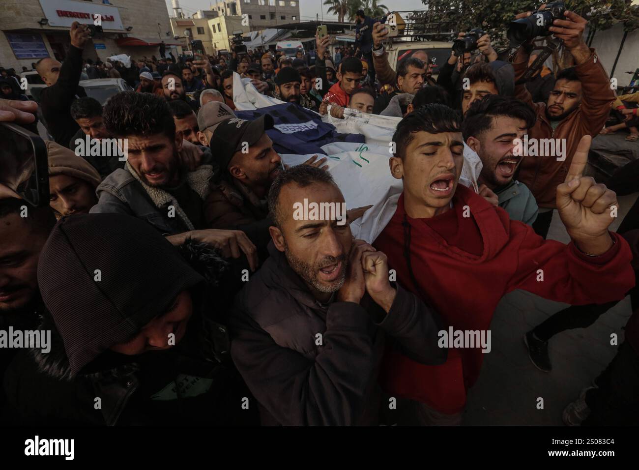 Verwandte von 5 Fotojournalisten Ayman al-Jedy und den Journalisten ...