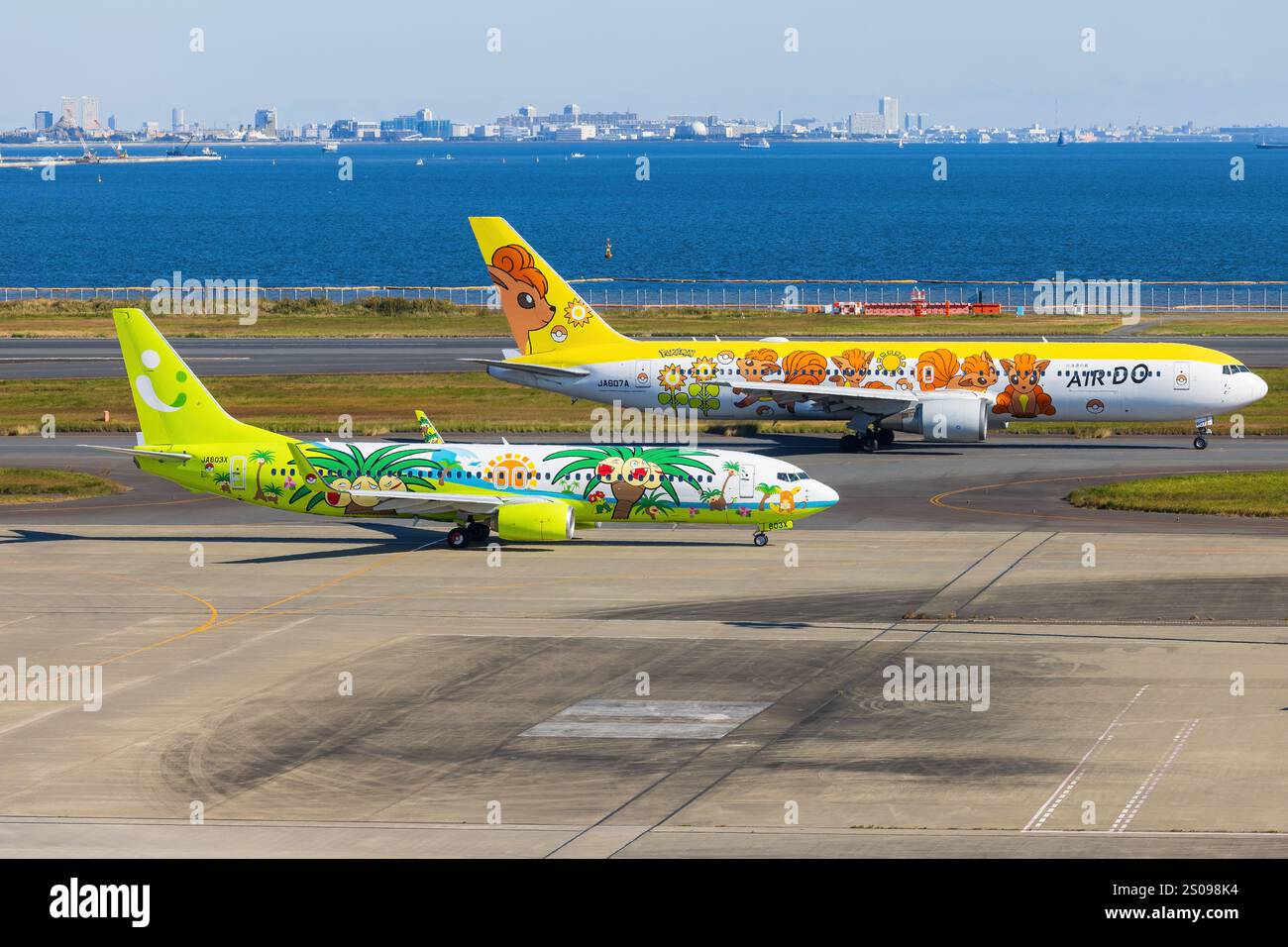 Japan – Tokio, 21. November 2024: JA803X Solaseed Boeing 737-800 mit ...