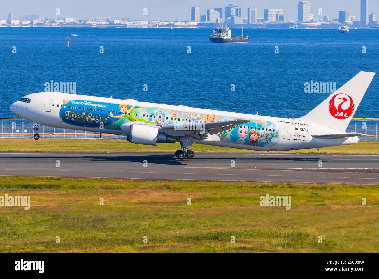 Japan – Tokio, 21. November 2024: JAL Japan Airlines (Tokyo DisneySea ...