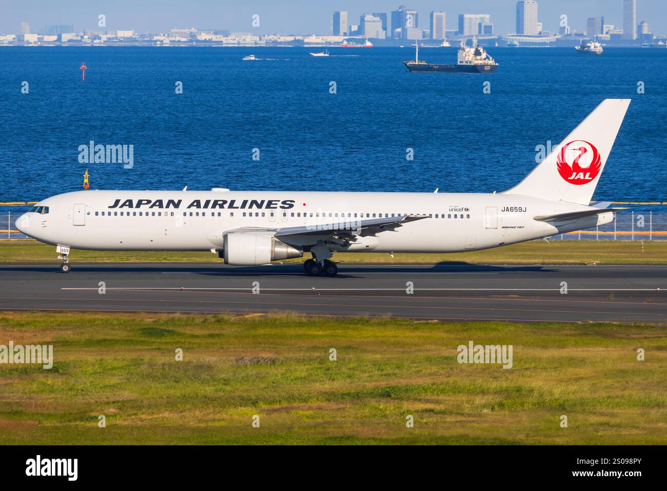 Japan – Tokio, 21. November 2024: JAL Japan Airlines (Tokyo DisneySea ...