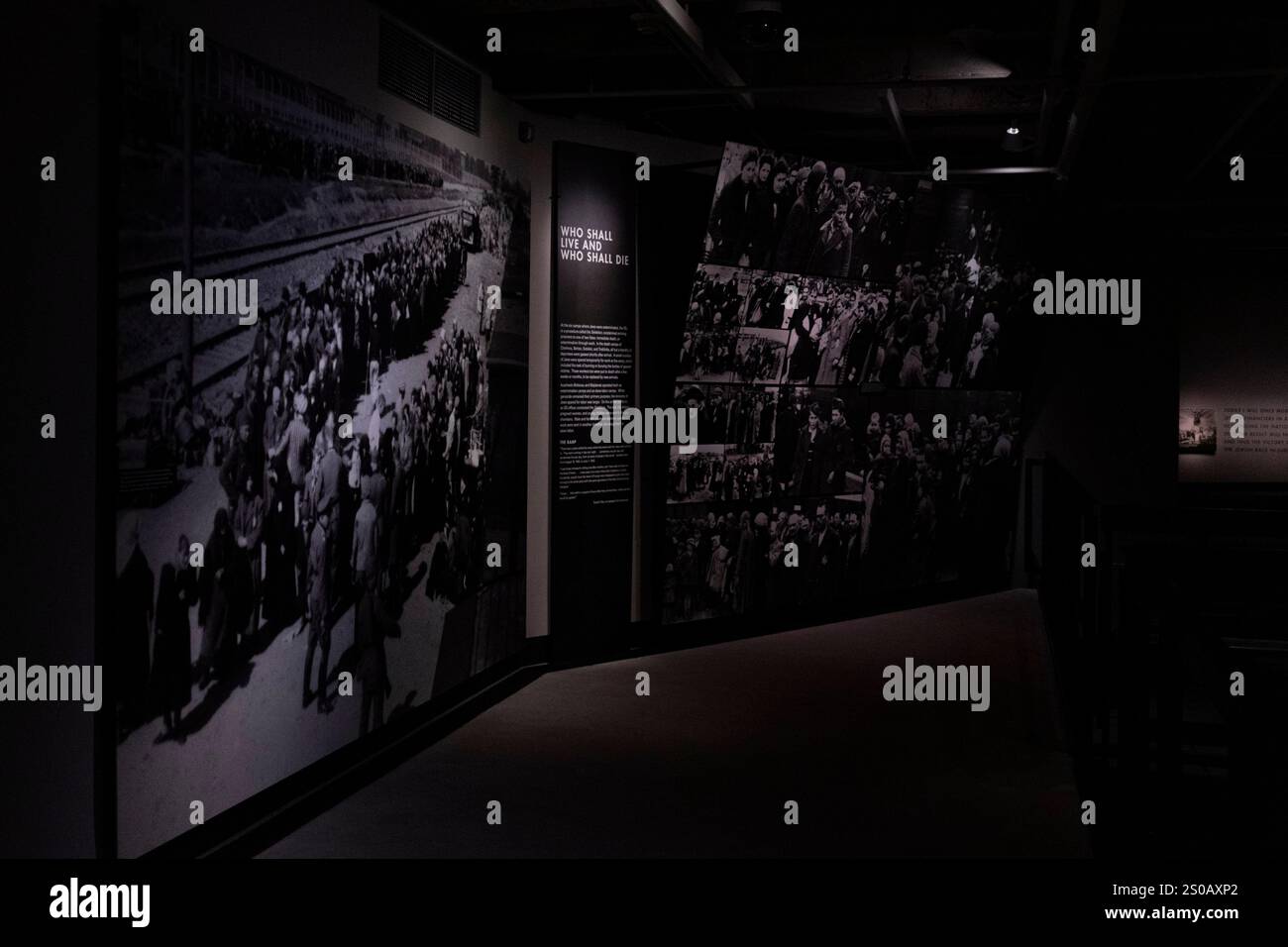 Innenansicht des United States Holocaust Memorial Museum in Washington ...