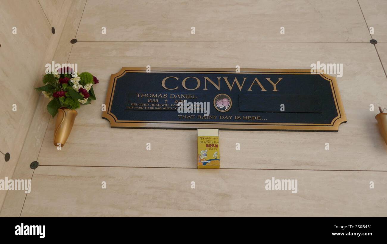 Dezember 2024 Comedian Tim Conway Grave im Sanctuary of Prayer im ...