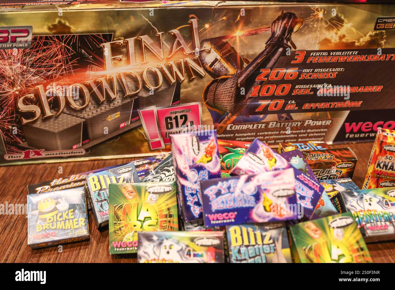 Feuerwerk Verkauf 2024 Gekaufte Feuerwerk Artikel / Pyro Sortiment für ...