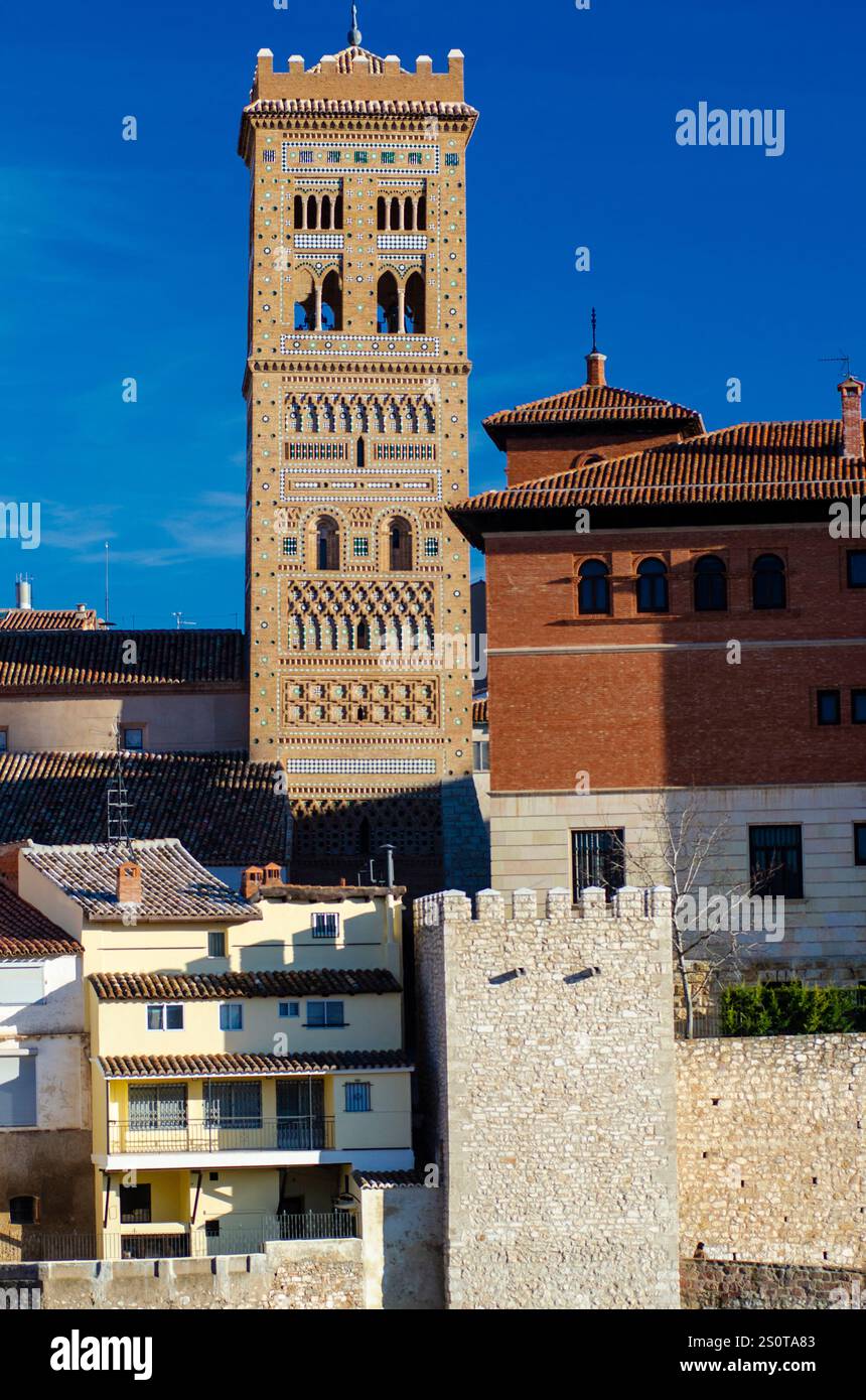 Der San Martin Tower, der während der mittelalterlichen Liebesgeschichte, die jedes Jahr seit ...