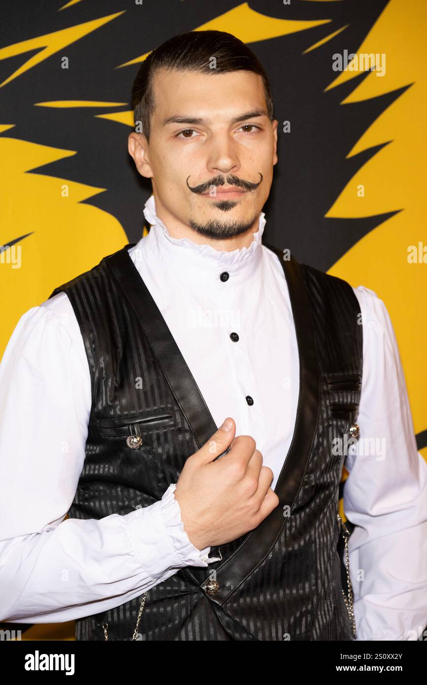 Los Angeles, USA. Dezember 2024. Stuntman Vladislav Litvinenko nimmt an ...