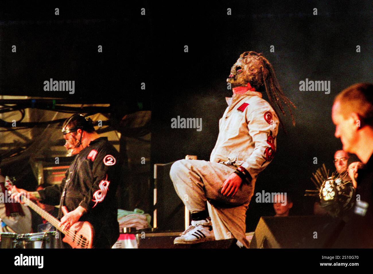 SLIPKNOT, READING FESTIVAL, 2000: Ein frühes Bild von Sänger Corey Taylor (#8) und Bassist Paul ...