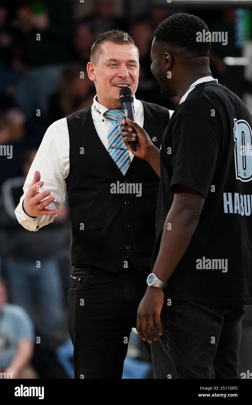 Busfahrer Michel Schwartz im Interview, TikTok, viral, Gruß, 415, 415er Gruß, Meme, GER, Veolia ...