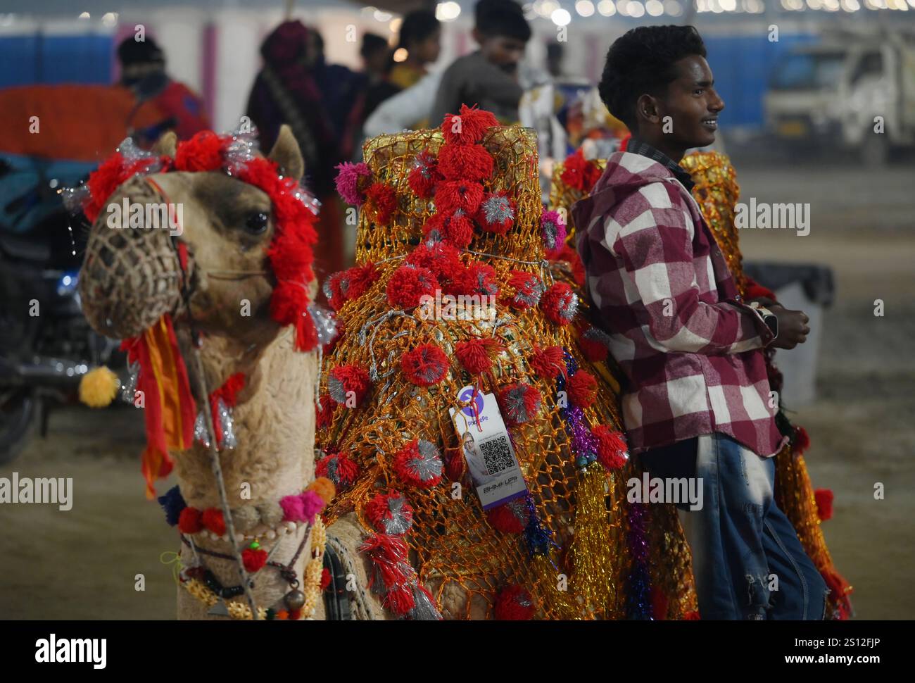 PRAYAGRAJ, INDIEN - DEZEMBER 30: Digital Kumbh – Menschen, die dieses ...