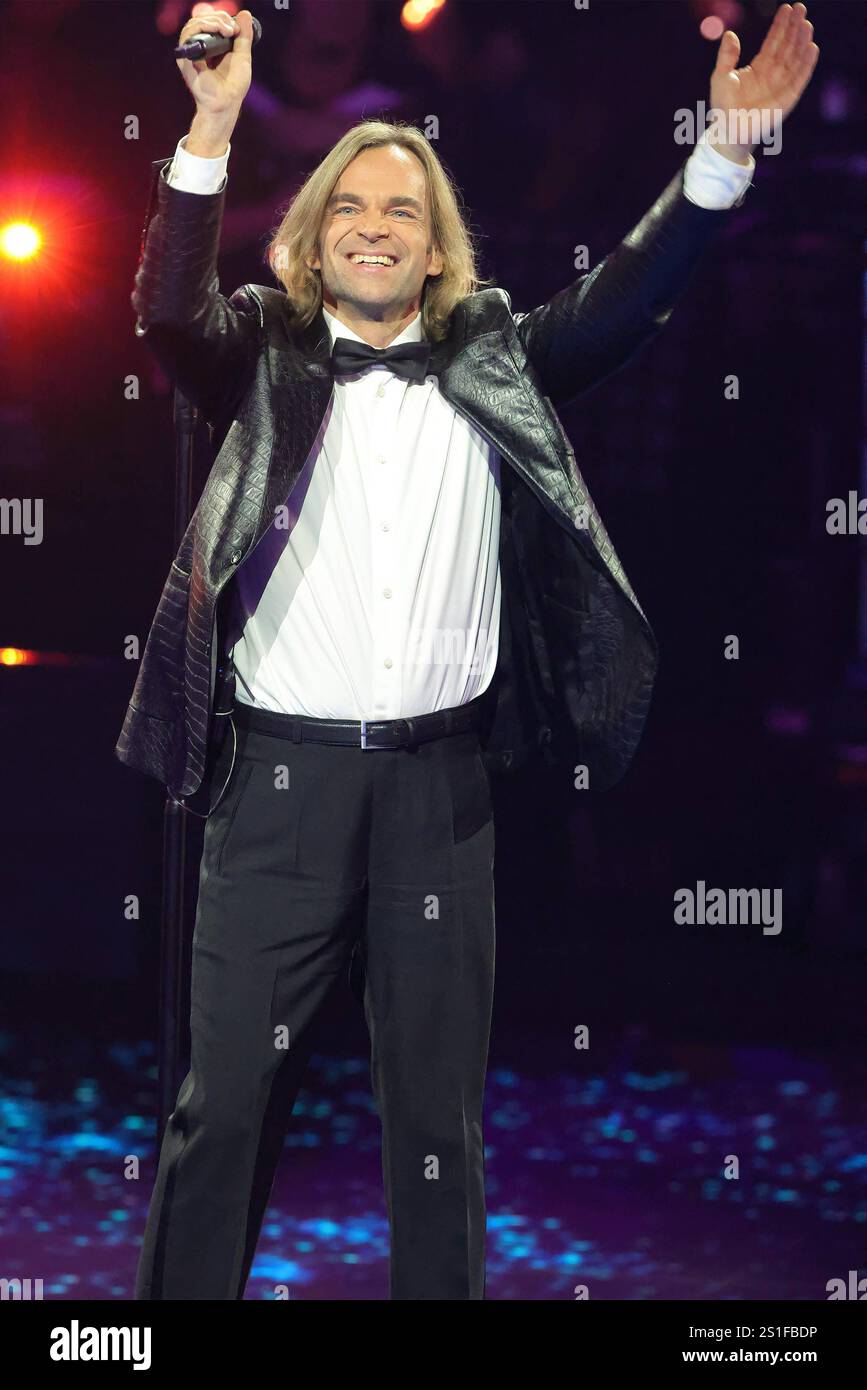 Silvester-Schlagerboom 2025 live die Wunderlichtershow Tim Wilhelm von ...