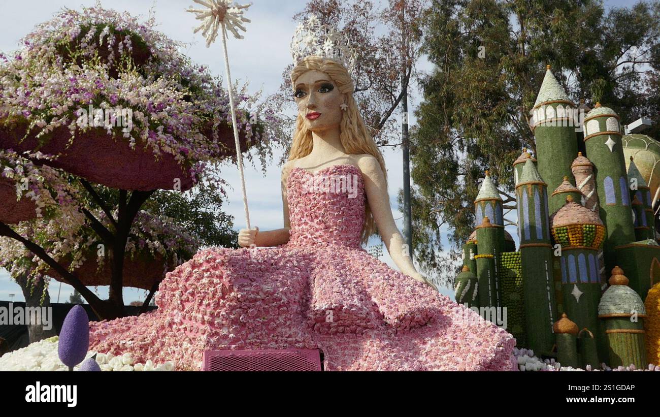 Pasadena, Kalifornien, USA 3. Januar 2025 um 2025 Ariana Grande Glinda ...