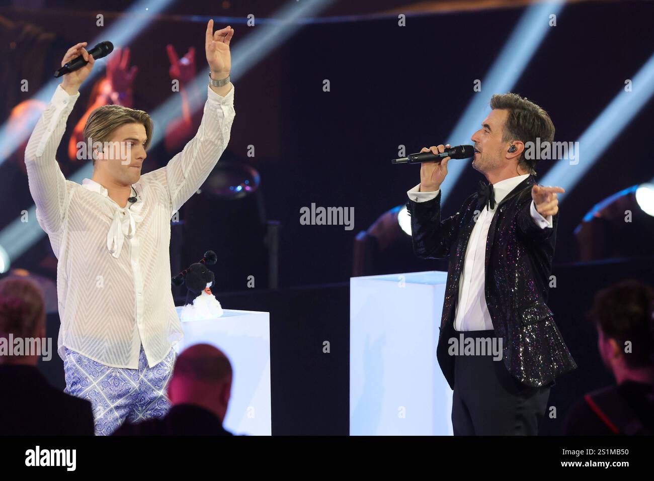 Silvester-Schlagerboom 2025 live die Wunderlichtershow Florian Silbereisen und Vincent Gross ...