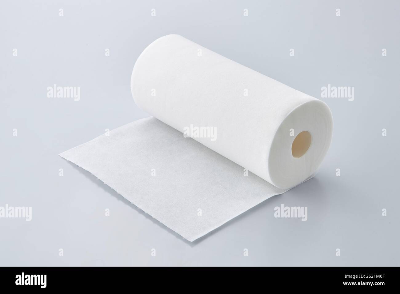 Küchenrolle papier -Fotos und -Bildmaterial in hoher Auflösung – Alamy