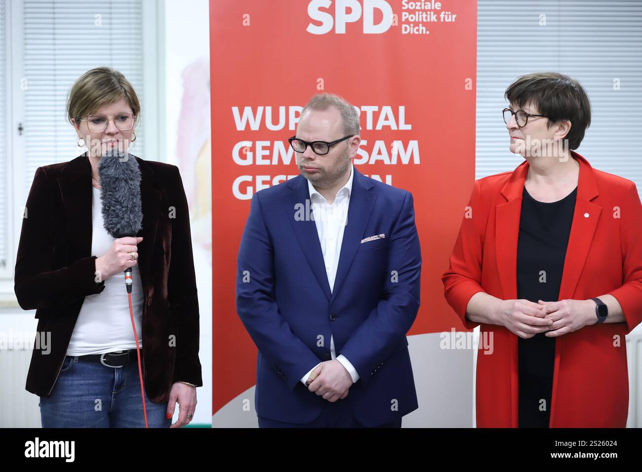 Wuppertal, Deutschland. Januar 2025. Sarah Philipp (l-r), Helge Lindh ...