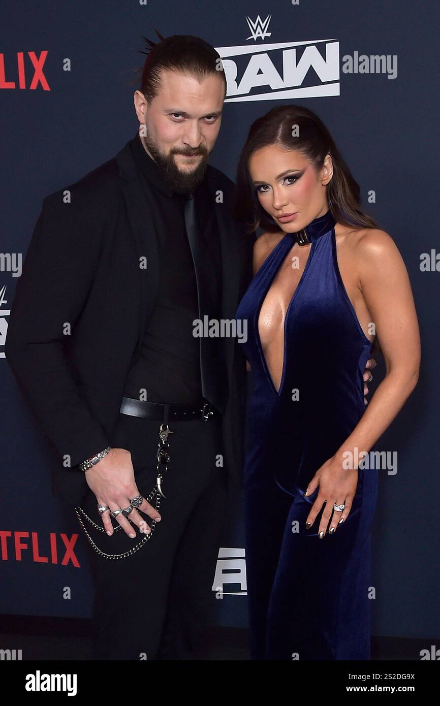 Karrion Kross und Scarlett Bordeaux bei der Premiere der Wrestling Show WWE Monday Night RAW auf ...