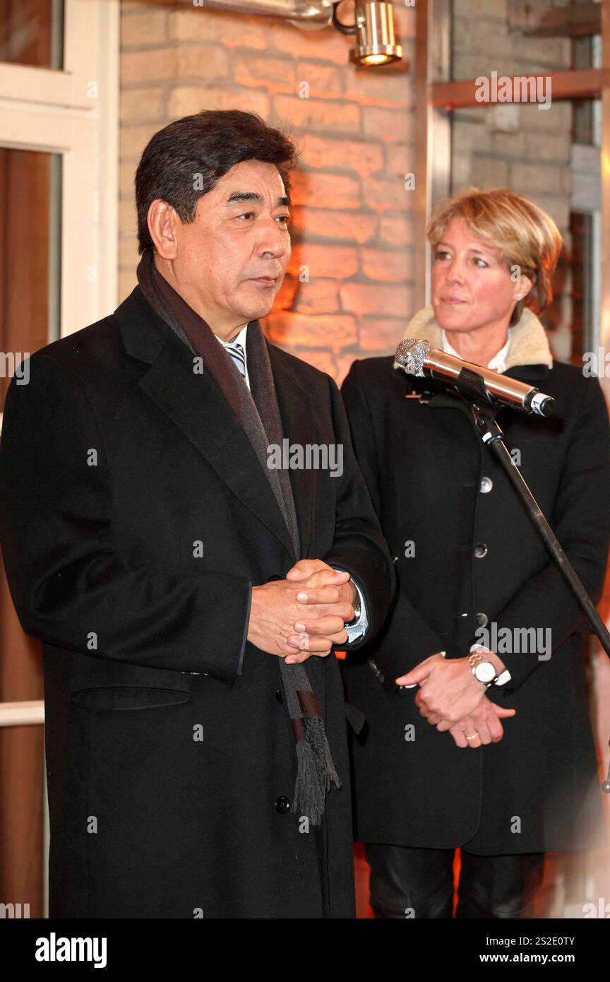 Tashi TAKANG und Christina Block beim Neujahrsempfang Punsch unterm ...