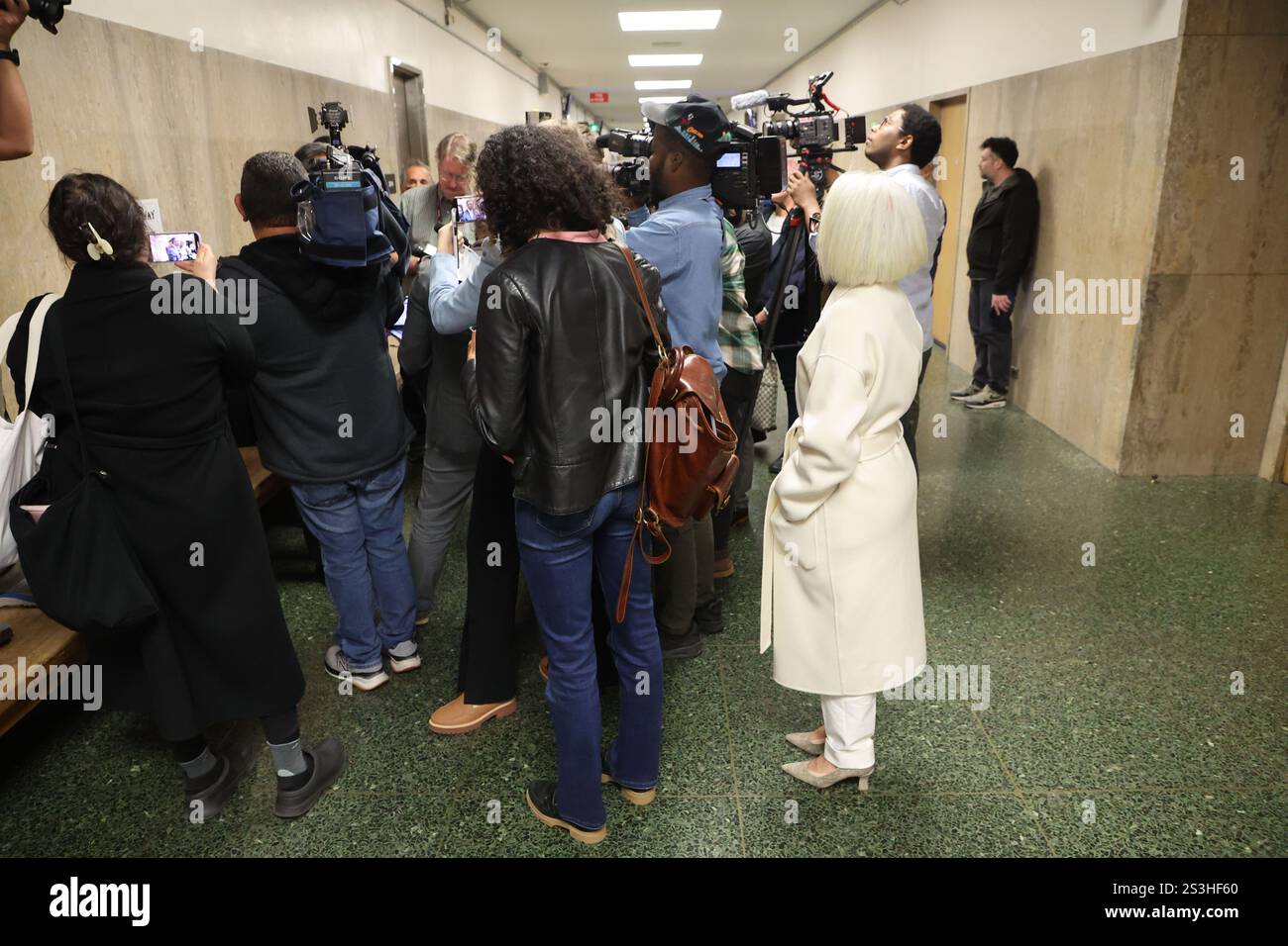 San Francisco, Kalifornien, USA. Dezember 2024. Mahnaz Momeni, Mutter ...