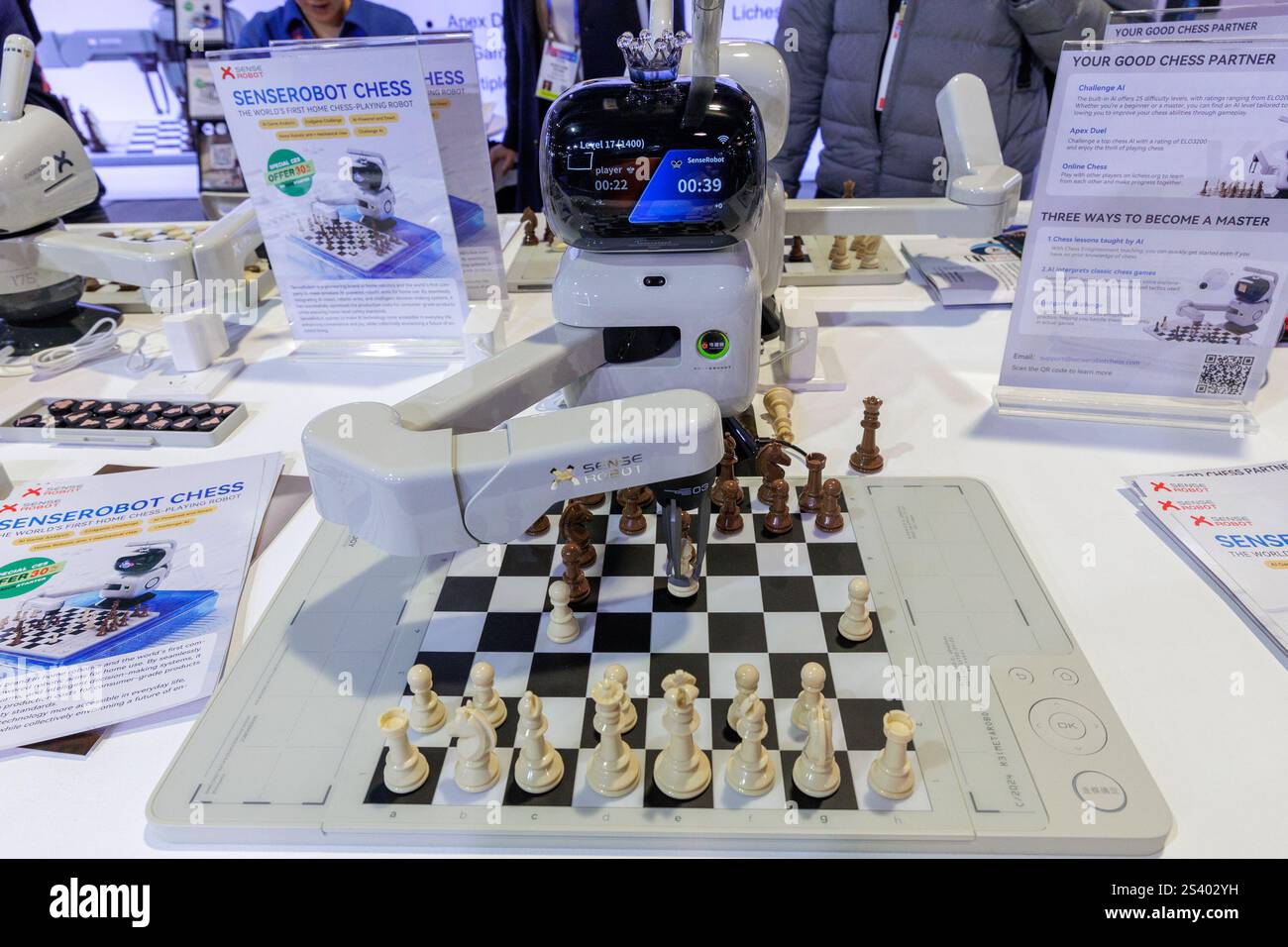 Las Vegas, USA. Januar 2025. Senserobot Chess, der weltweit erste Schachroboter von Sense Robot ...