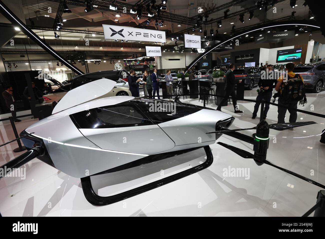 Brüssel, Belgien Januar 2025. Ein Xpeng X2 Flugauto ist auf der ...