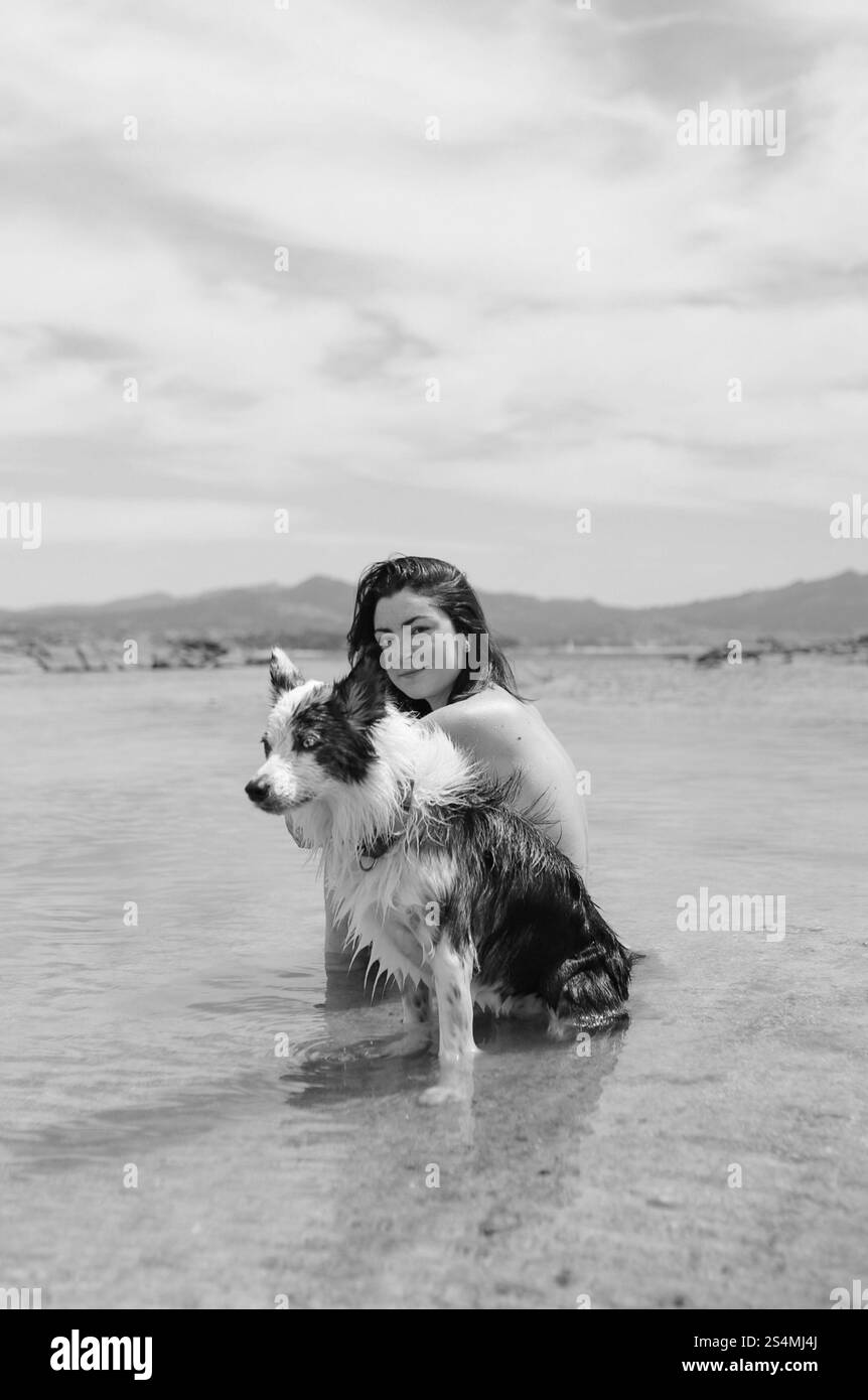 Bindung zwischen frau und hund Schwarzweiß-Stockfotos und -bilder - Alamy