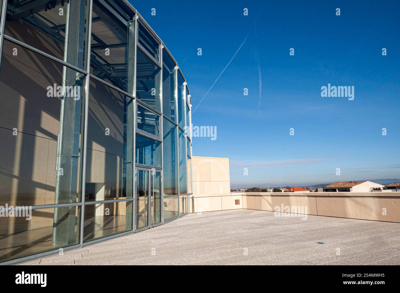 Luma Tower, Terrasse des ikonischen neuen Museums von Frank Gehry im ...
