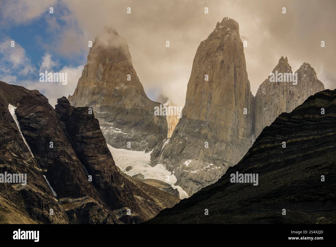 Aufstieg entlang der Huella del Puma Route zum Mount Almirante Nieto ...