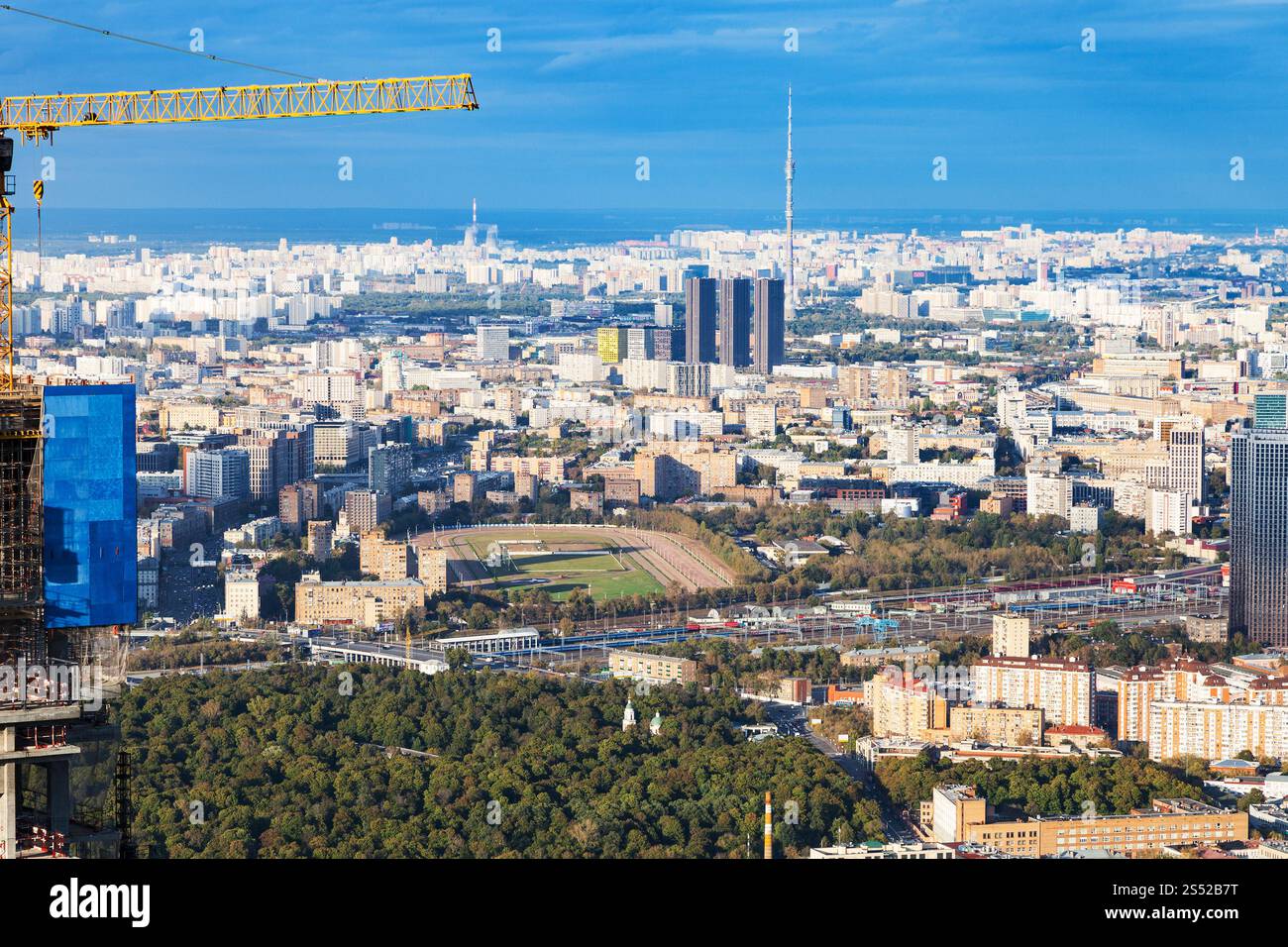 Blick über den Norden und Nordosten der Stadt Moskau mit dem zentralen ...