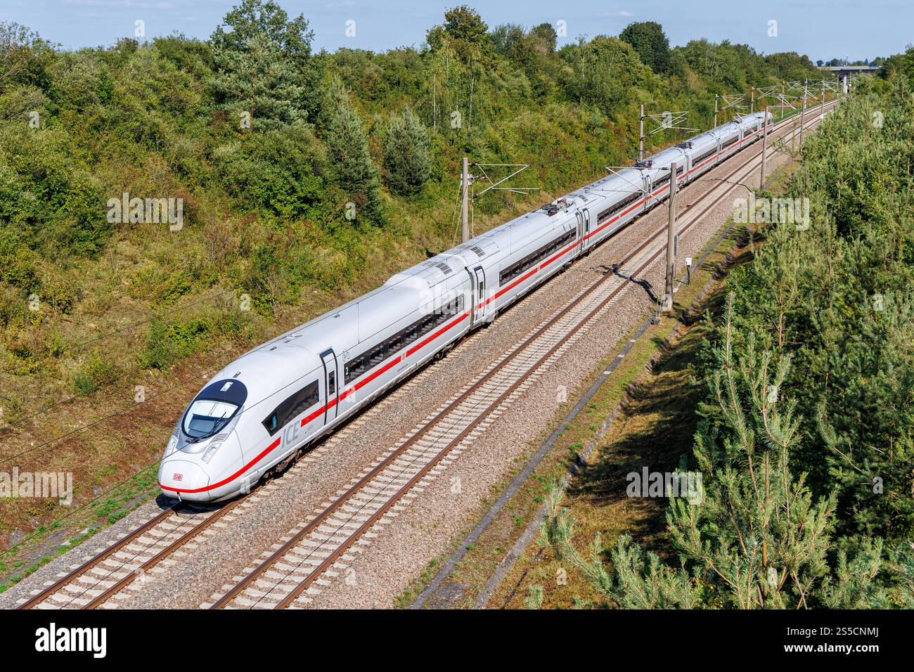 ICE 3 Siemens Velaro D Zug der Deutschen Bahn DB auf der Neubaustrecke ...