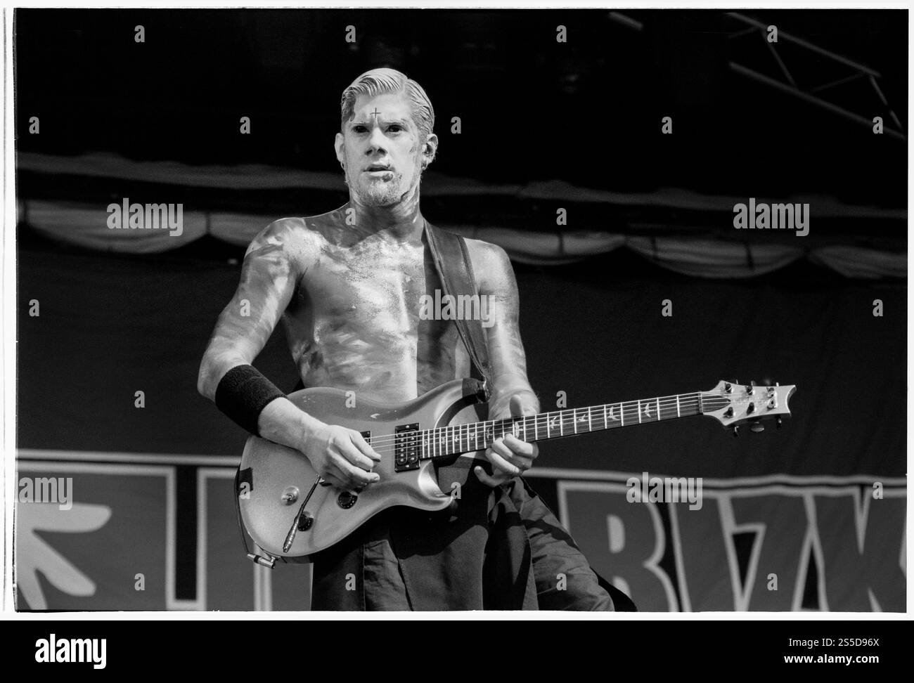 WES BORLAND, LIMP BIZKIT, YOUNG, READING FESTIVAL, 2000: Wes Borland ...