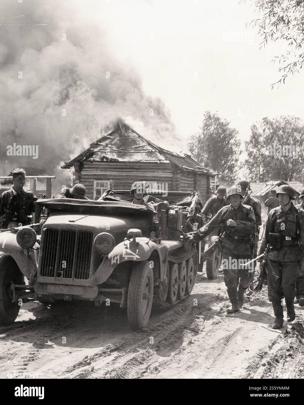 Fotograf der motorisierten artillerie -Fotos und -Bildmaterial in hoher ...