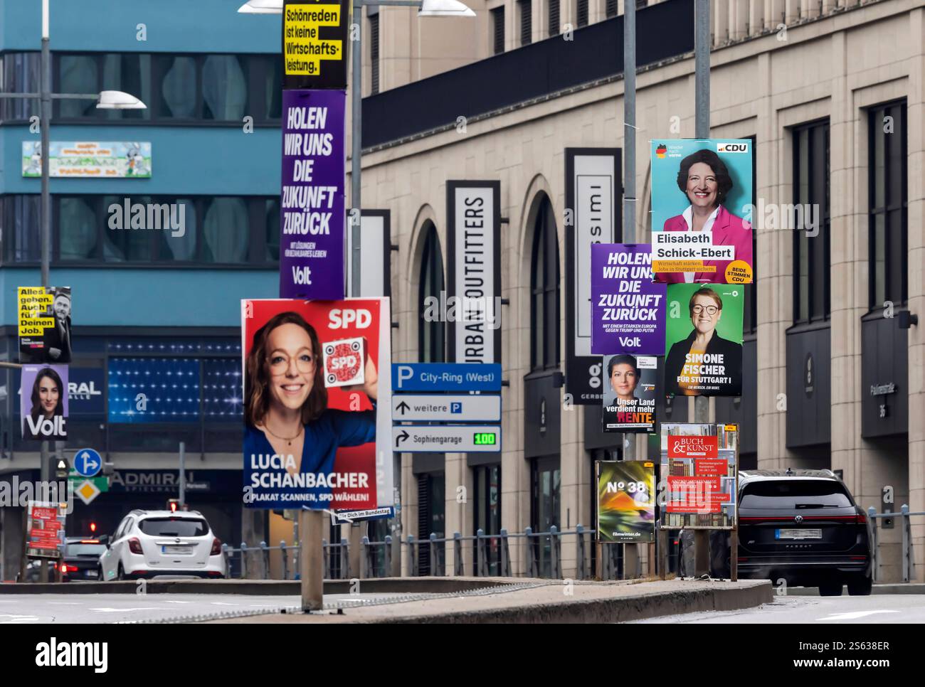 Bundestagswahl 2025. Wahlplakate der Parteien an einer Straße in Stuttgart. //15.01.2025 ...