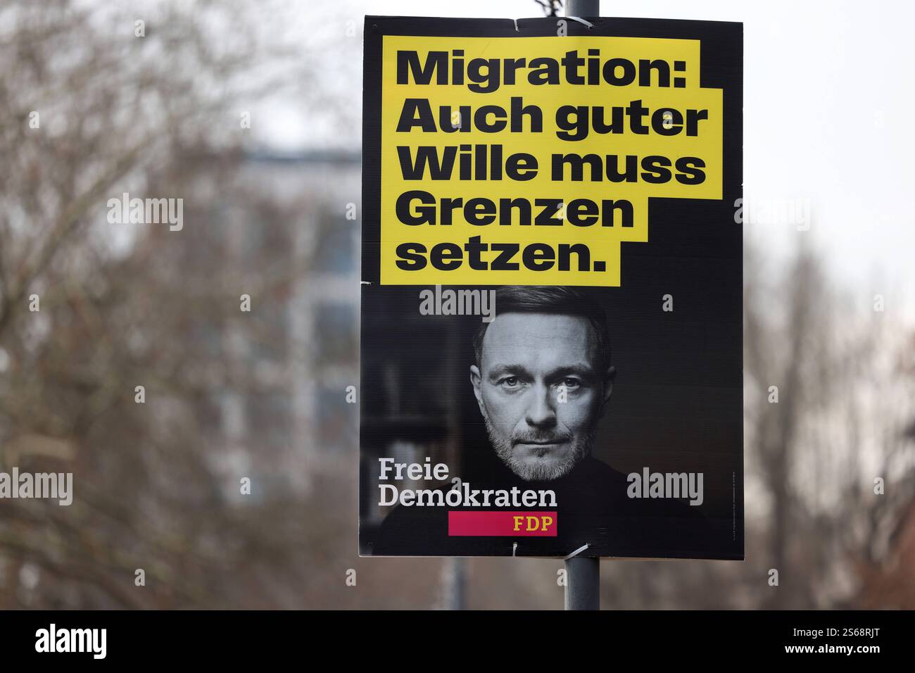 Ein Wahlplakat zur Bundestagswahl von der FDP mit Christian Lindner. MIGRATION: AUCH GUT WILLE ...
