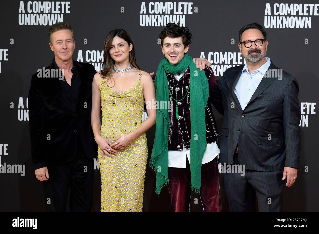 Edward Norton, Monica Barbaro, Timothee Chalamet und James Mangold bei ...
