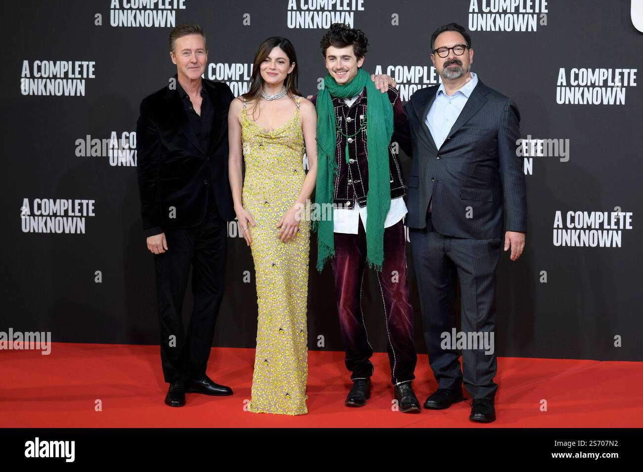 Edward Norton, Monica Barbaro, Timothee Chalamet und James Mangold bei ...