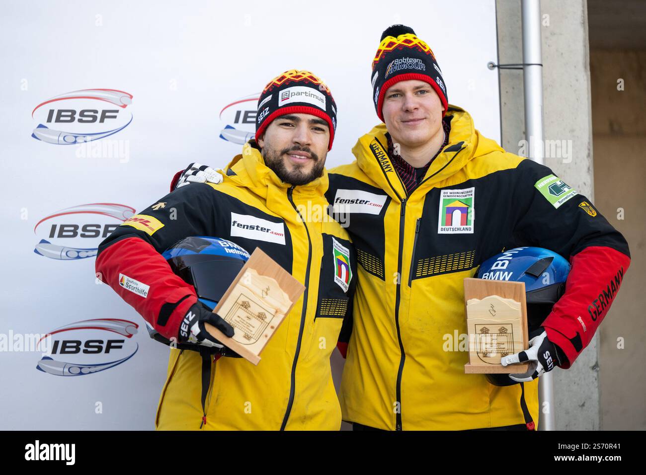 Adam Ammour, Nick Stadelmann (Deutschland) jubeln auf dem Podium bei ...