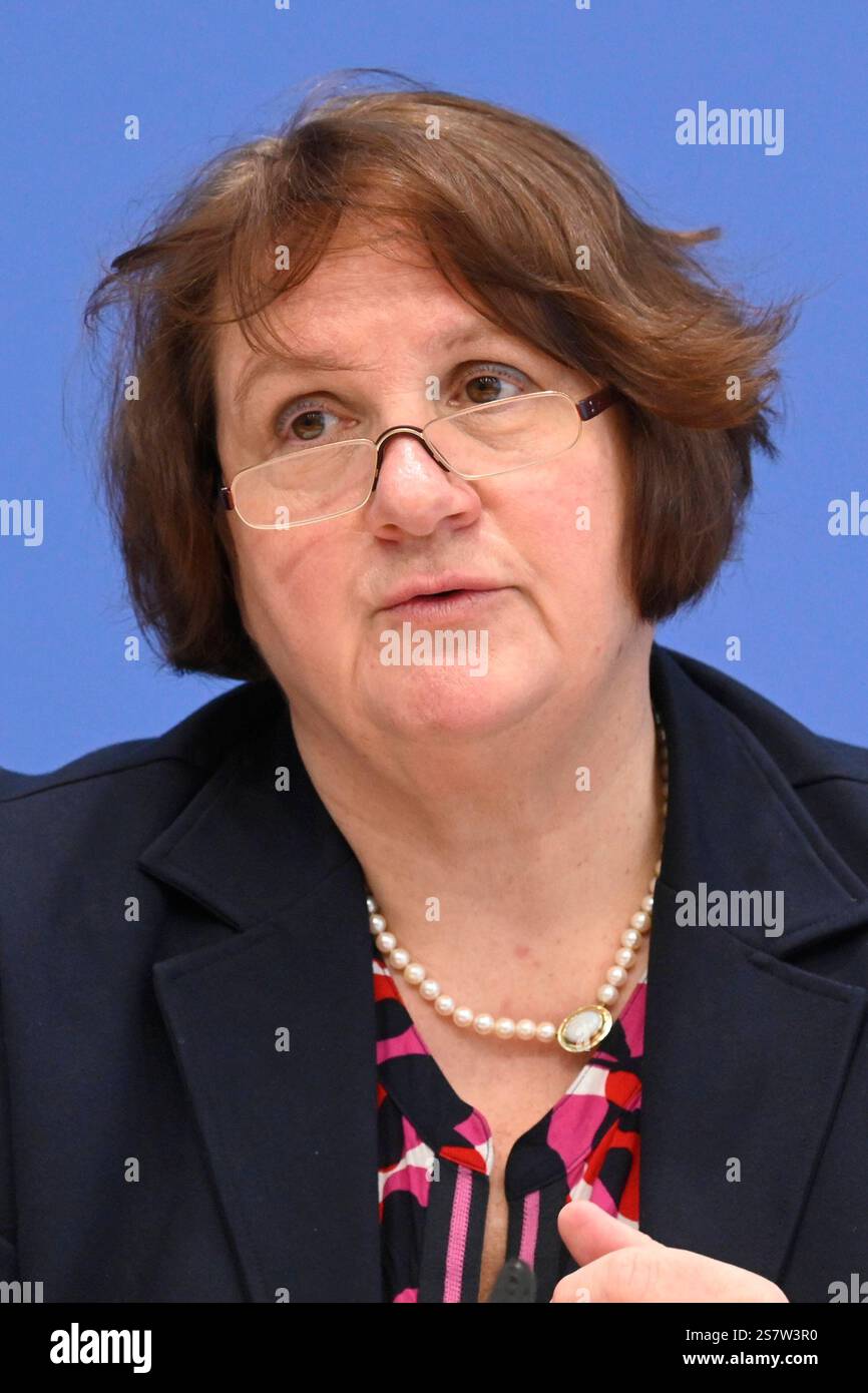 Theresa Schopper bei der Bundespressekonferenz ein parteiübergreifender ...