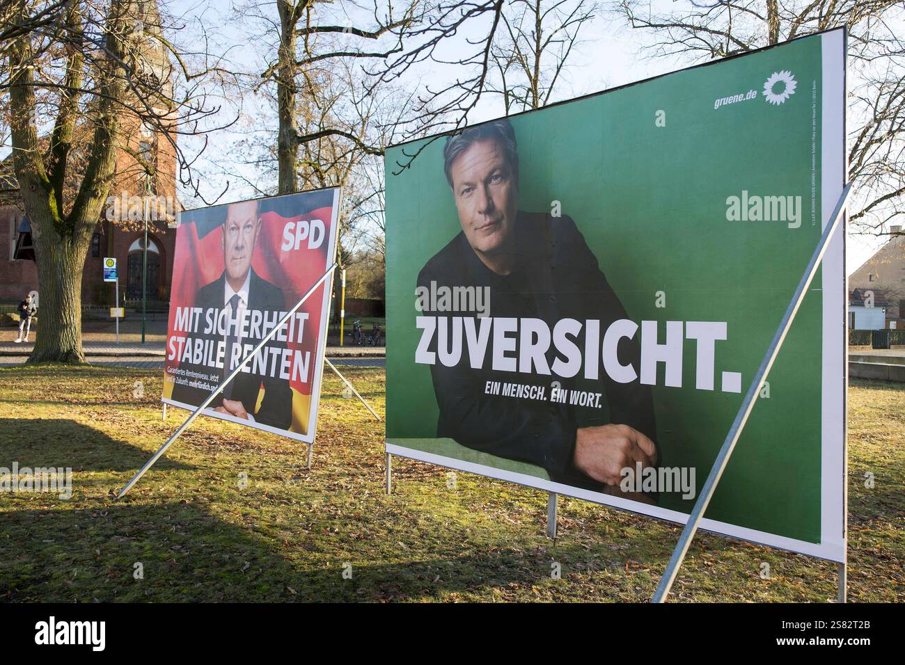 Wahlplakate für die Bundestagswahl, Schildow, 19.01.2025 Wahlplakate der Parteien SPD und die ...