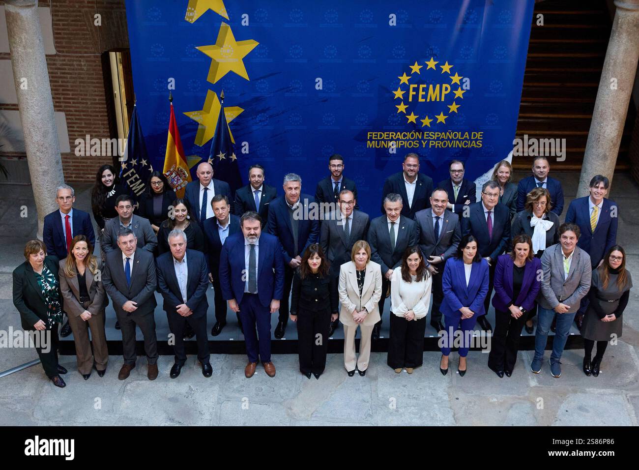 Family photo during a meeting with the Governing Board of the Spanish ...