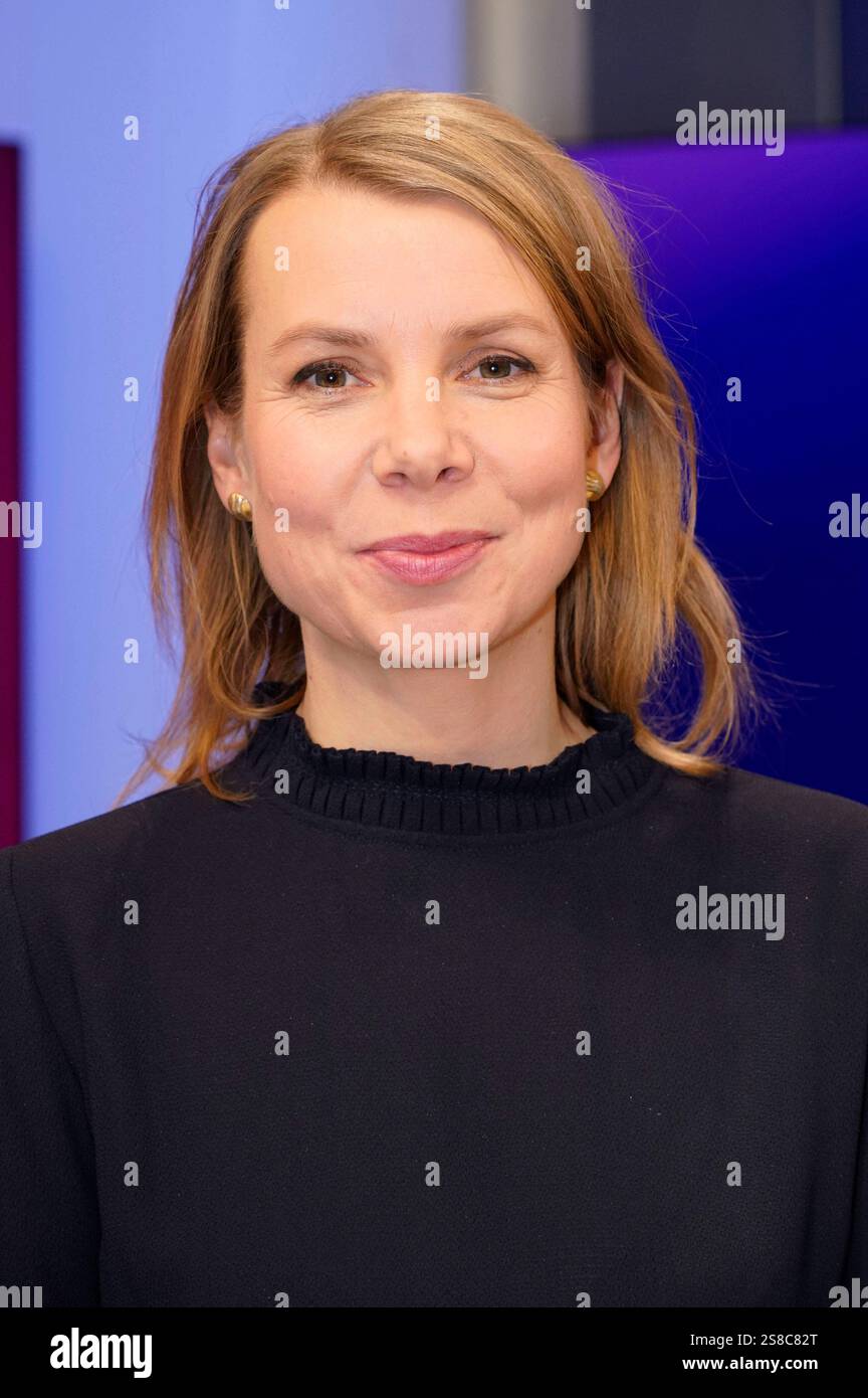 Helene Bubrowski in der ARD-Talkshow maischberger im Studio Berlin ...