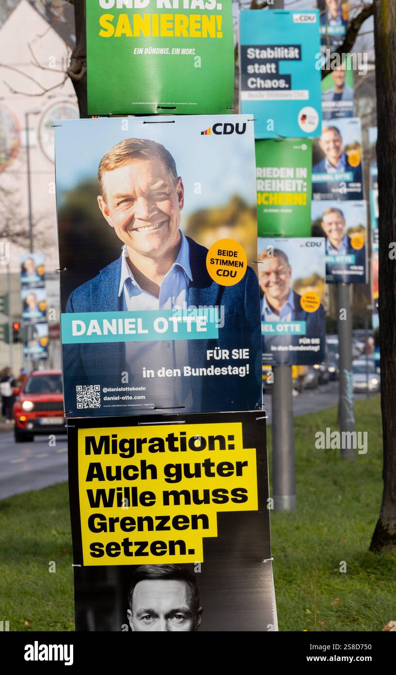 Wahlplakate zur Bundestagswahl 2025 Wahlplakate zur Bundestagswahl 2025 mit den Fotos der ...