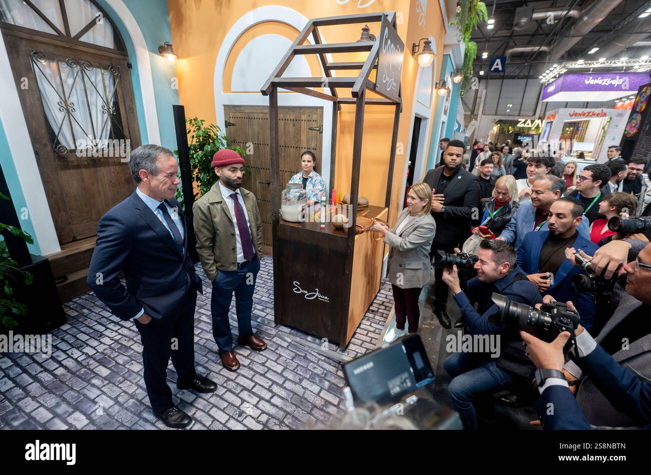 (L-R) The mayor of San Juan de Puerto Rico, Miguel A. Romero Lugo, and ...