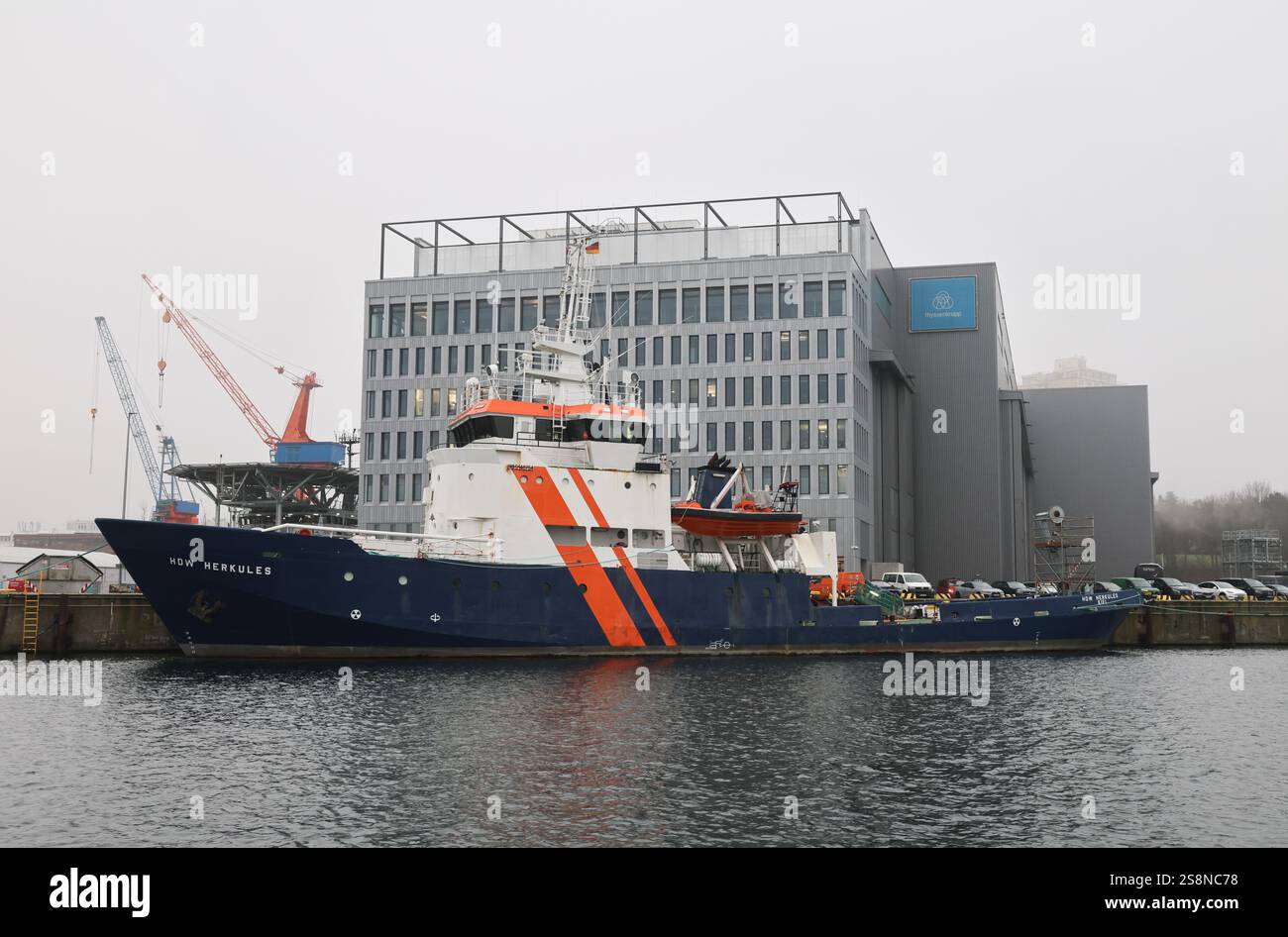 Kiel, Deutschland. Januar 2025. Das U-Boot-Hilfsschiff HDW Herkules von ...