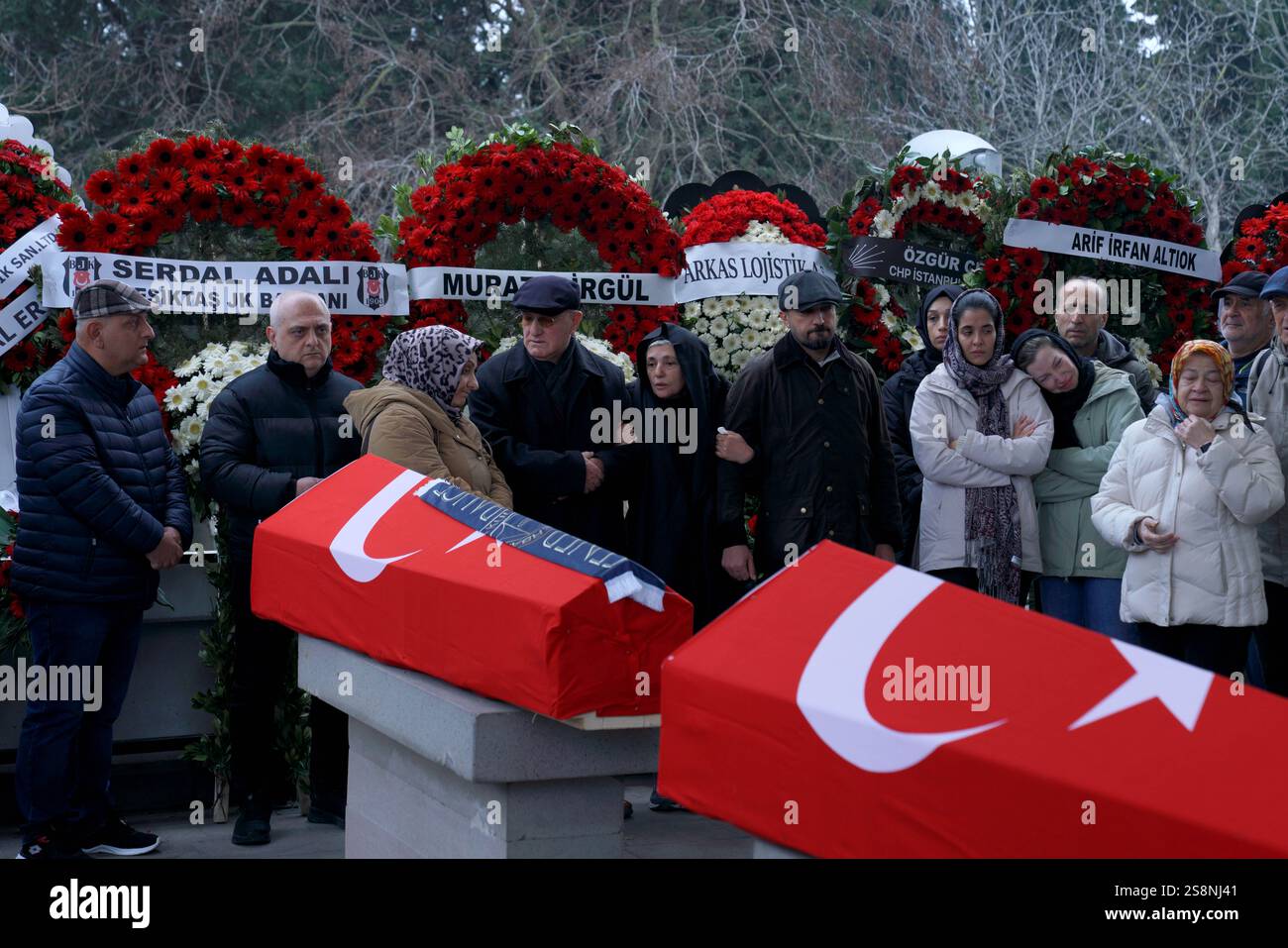 Uskudar, Istanbul, Türkei. Januar 2025. Menschen und Verwandte nehmen ...