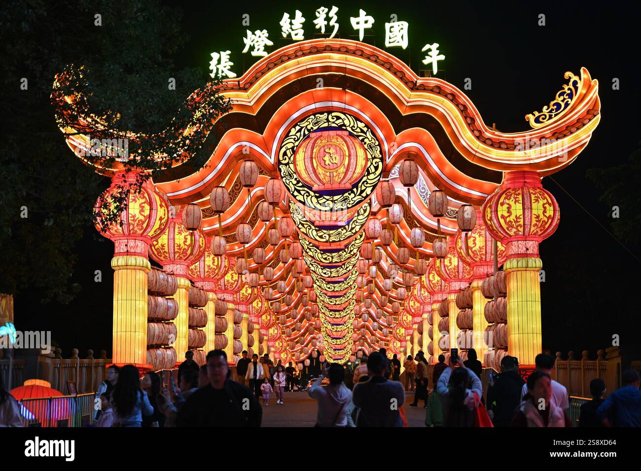 **CHINESE MAINLAND, HONG KONG, MACAU AND TAIWAN OUT** People visit the ...