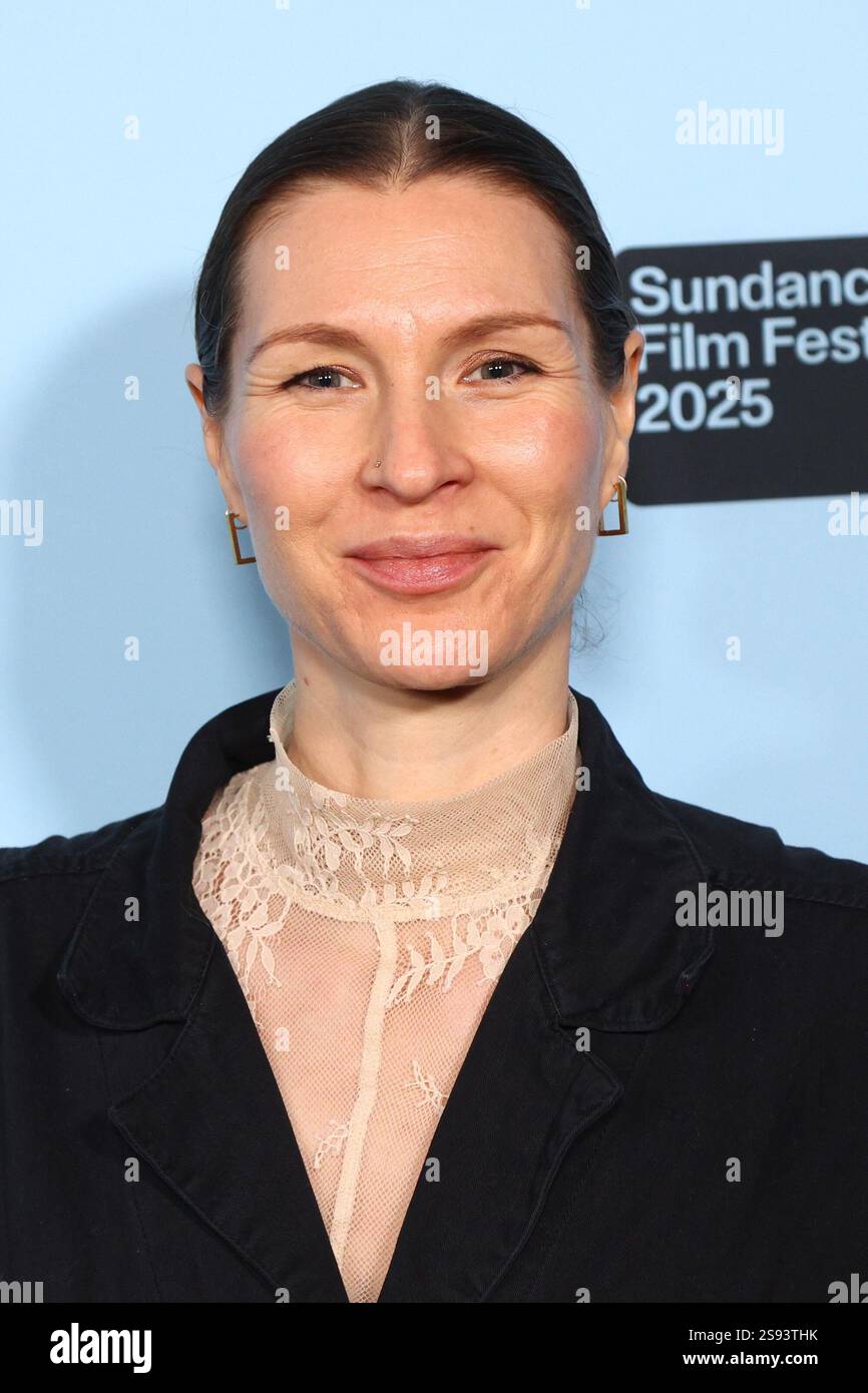 Emily Gotto bei Arrivals for THE UGLY STIEFSCHWESTER Premiere beim ...